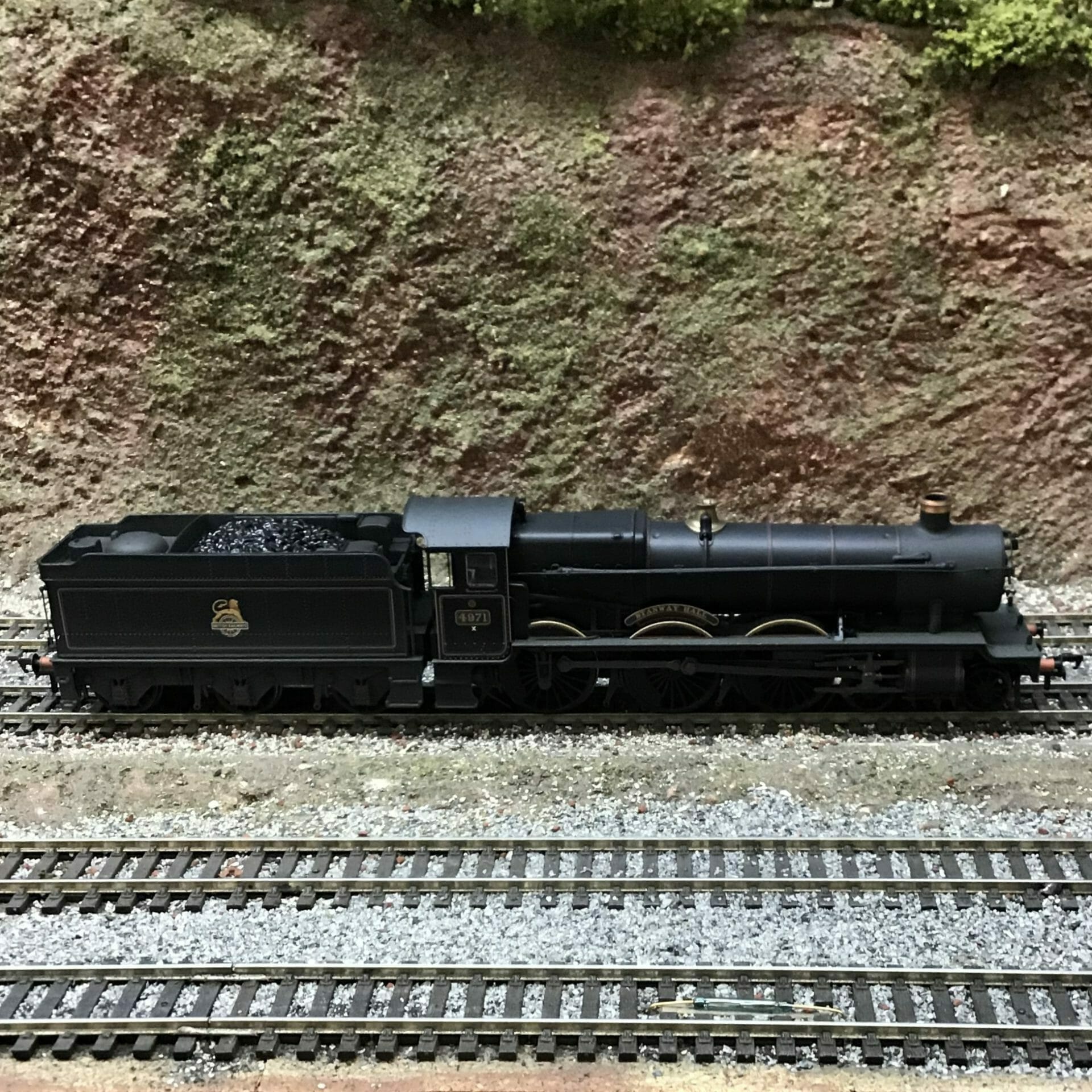 Bachmann 32-002A – GWR Hall Class, 4-6-0, No. 4971, “Stanway Hall” – BR ...