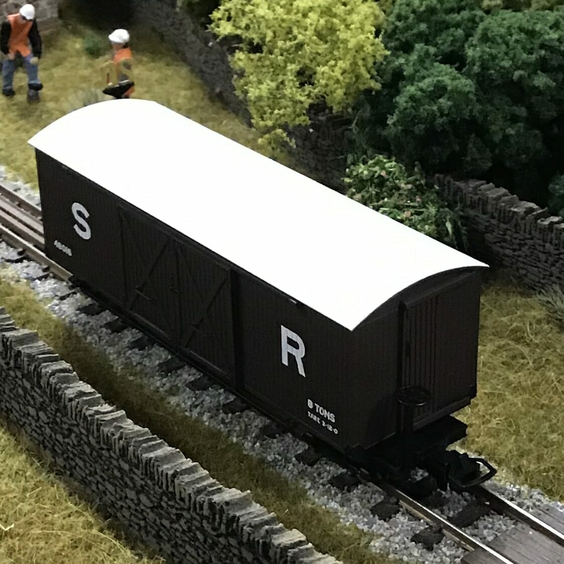 Bachmann Narrow Gauge 393-028 – Bogie Covered Goods Wagon – SR Brown ...